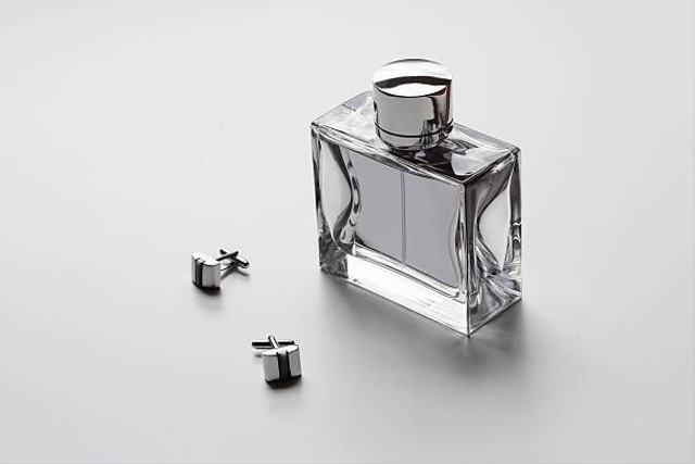 5 Rekomendasi Parfum Remaja Pria dengan Harga Terjangkau! | kumparan.com