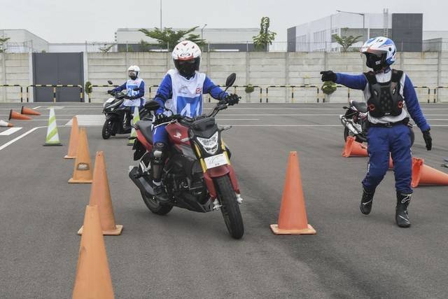 Pentingnya Safety Riding untuk Cegah Kecelakaan Lalu Lintas | kumparan.com
