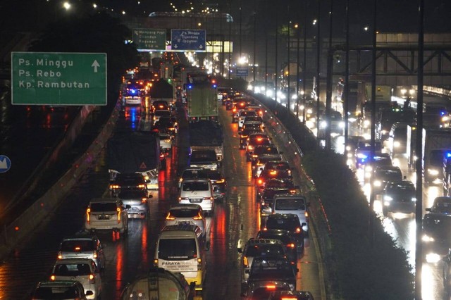 Foto: Kemacetan Usai Banjir di Kawasan TB Simatupang, Jaksel | kumparan.com