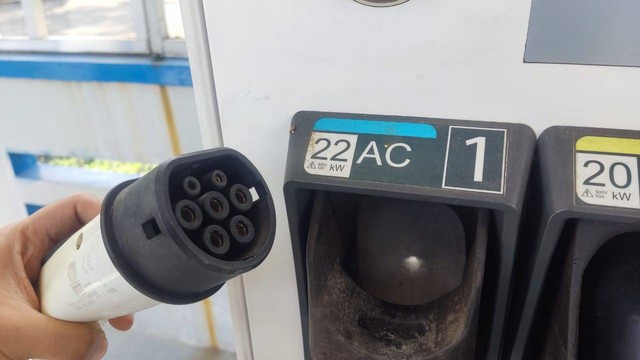 Mengenal 3 Macam Colokan Mobil Listrik yang Berlaku di Indonesia ...