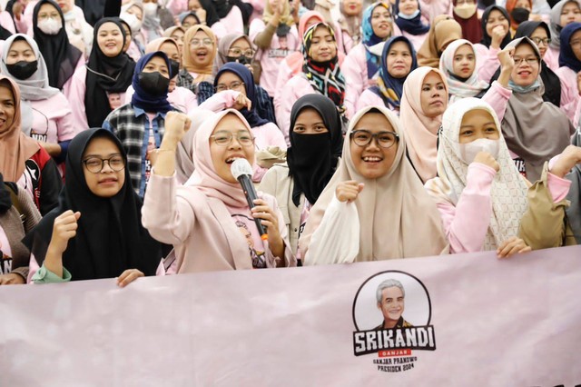 Pro Kesetaraan Gender, Ganjar Didukung 500 Perempuan Milenial Bandung Nyapres | kumparan.com