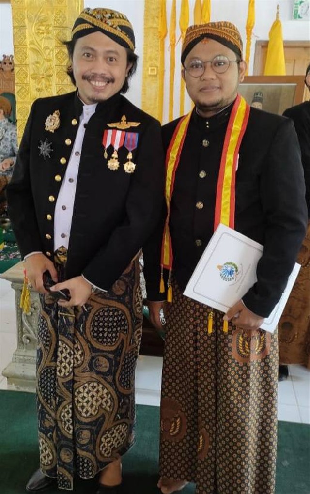 Pemuda Tegal Terima Gelar Raden Tumenggung dari Keraton Solo | kumparan.com