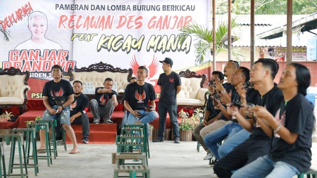 Cara Unik Relawan Sosialisasikan Figur Ganjar Pranowo Lewat Lomba Kicau ... Cara Unik Relawan Sosialisasikan Figur Ganjar Pranowo Lewat Lomba Kicau ...