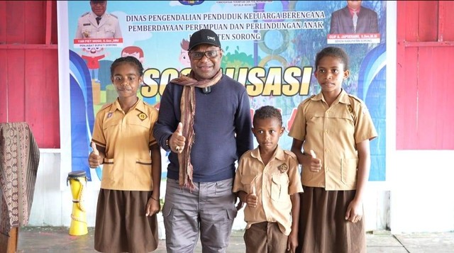 Kampung Yeflio dan Klasmelek Dipilih Jadi Kampung Ramah Anak | kumparan.com