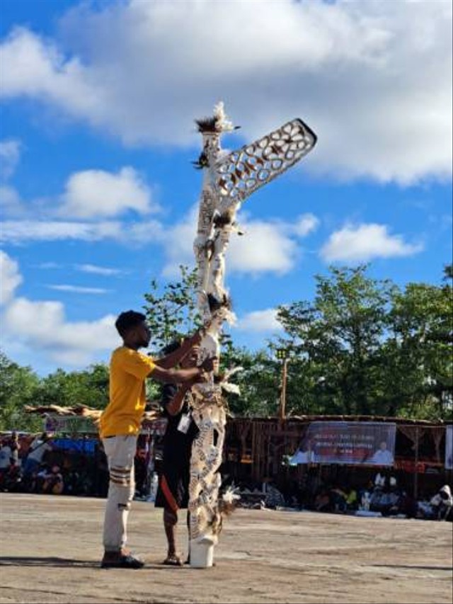 Kisah Rukiya Ariadi, Perempuan Asal Sulawesi Selatan Pemburu Ukiran ...