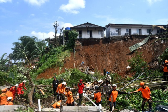 #PrayForBogor Trending di Twitter: Bencana Banjir hingga Tanah Longsor | kumparan.com