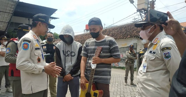 Di Kota Tegal, Beri Uang ke Pengemis di Jalanan Bisa Didenda Hingga Rp 50 Juta | kumparan.com