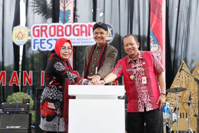 Ganjar Resmikan Mal Pelayanan Publik ke-17 Jateng: Semoga Jadi Tempat Promo UMKM | kumparan.com