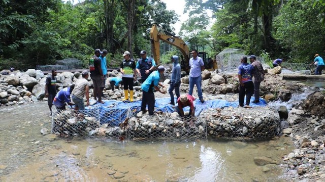 Sumber Air Terbatas, PDAM Jayapura Bangun Intake Darurat di Kali ...