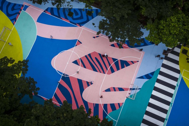 Foto: Warna-Warni Mural Hiasi Empat Lapangan di Taman Menteng ...