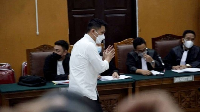 Foto: Chuck Putranto, Baiquni Wibowo hingga Irfan Widyanto Jalani Sidang Perdana | kumparan.com