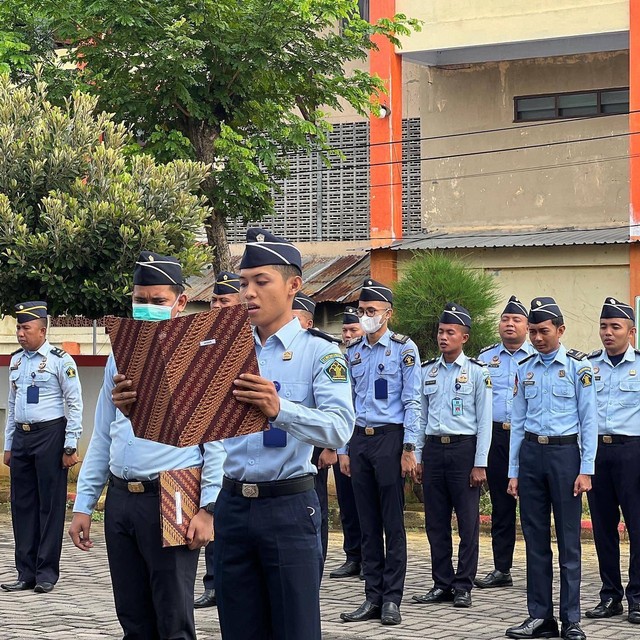 Ikrar dan Tanda Tangan Pakta Integritas Netralitas PNS Lapas Narkotika ... Ikrar dan Tanda Tangan Pakta Integritas Netralitas PNS Lapas Narkotika ...