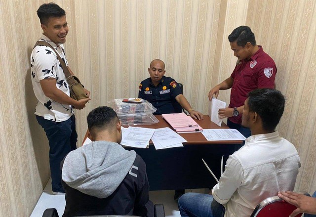 Polres Ternate Serahkan 2 Tersangka Dan 1 8 Kilogram Ganja Ke Jaksa
