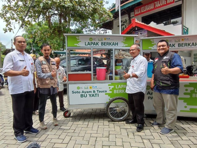 LAZ Annur PT PLN Indonesia Power-IZI Jateng Kembali Salurkan Lapak Berkah | kumparan.com