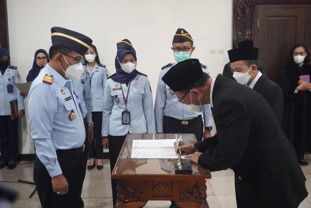 Lantik PAW MPD dan Notaris Pengganti, Ini Pesan Kakanwil Kemenkumham Jateng | kumparan.com