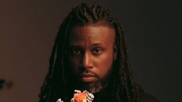 Aaron Taylor Curhat Hari-hari Lewati Masa Pandemi di Lagu Ebbs & Flows ...