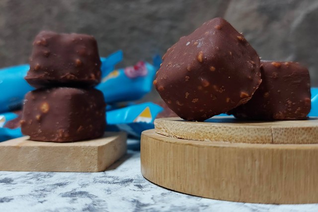 Sensasi Makan Es Krim Feast Pop Tanpa Stik yang Lagi Viral, Bisa ...