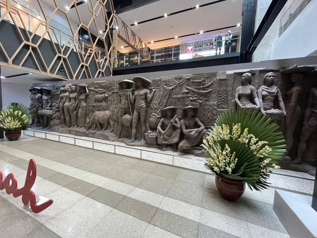 Sarinah: Mal dengan 4 Cagar Budaya, Skydeck, hingga Eskalator Pertama ...