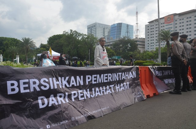 Foto: Aksi Kamisan ke-750 untuk Tragedi Semanggi sampai Kanjuruhan ... Foto: Aksi Kamisan ke-750 untuk Tragedi Semanggi sampai Kanjuruhan ...