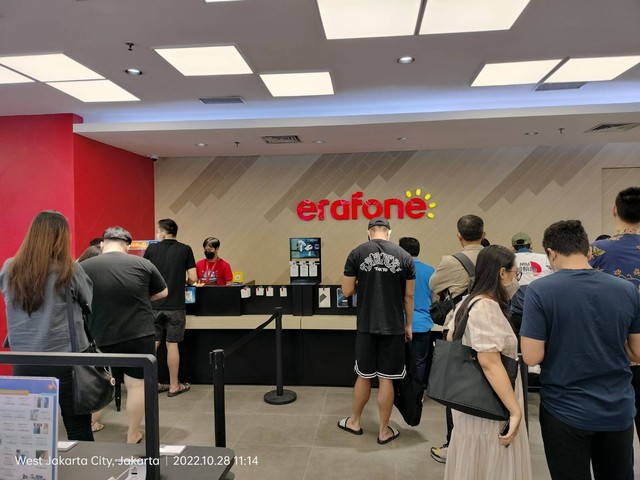 Foto: Rela Antre Panjang Demi iPhone 14 di iBox | kumparan.com