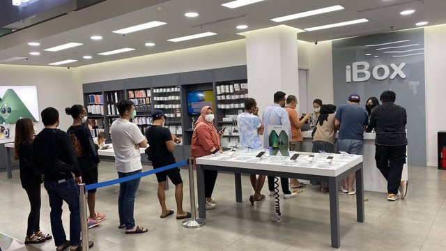 Foto: Rela Antre Panjang Demi iPhone 14 di iBox | kumparan.com