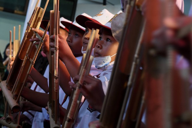 Mengenal Sejarah Angklung, Alat Musik yang Jadi Tampilan Google Doodle ...