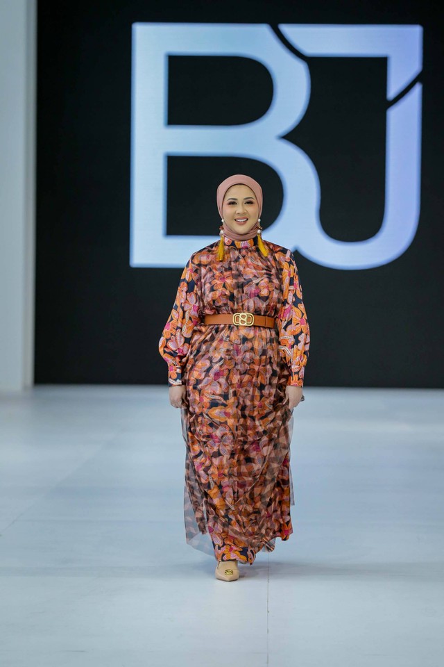 8 Selebriti Catwalk di Jakarta Fashion Week 2023, Jessica Mila hingga ...