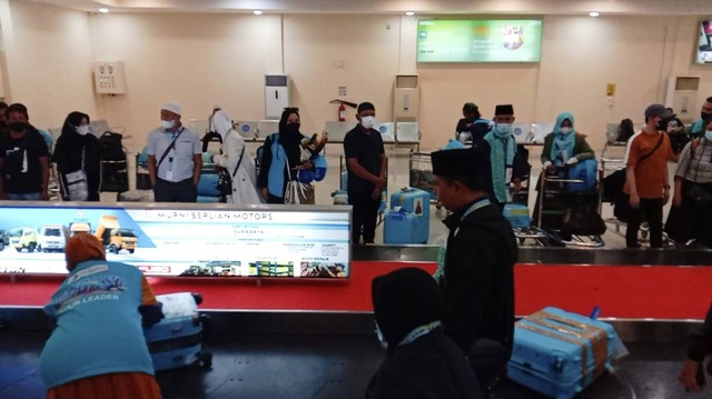 29 Jemaah Umrah Samira Travel Tiba di Pangkalan Bun | kumparan.com