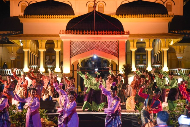 Foto: Sandiaga Uno Hadiri Malam Gebyar Melayu Serumpun di Istana Maimun ...