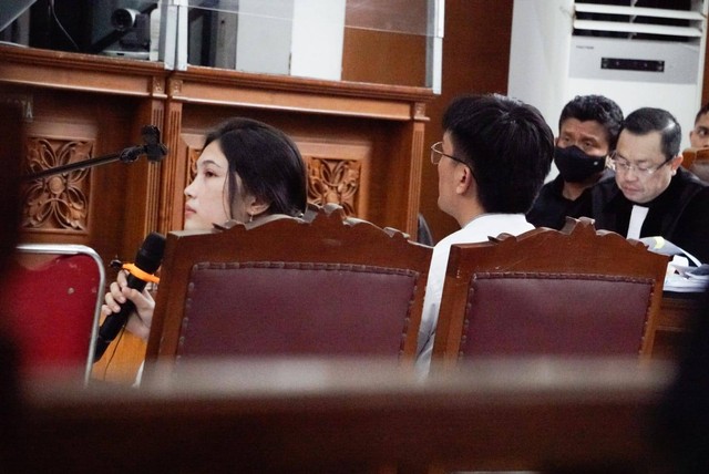 Kisah Adik Yosua saat Hendra Kurniawan ke Rumah Duka: Tutup Gorden ...