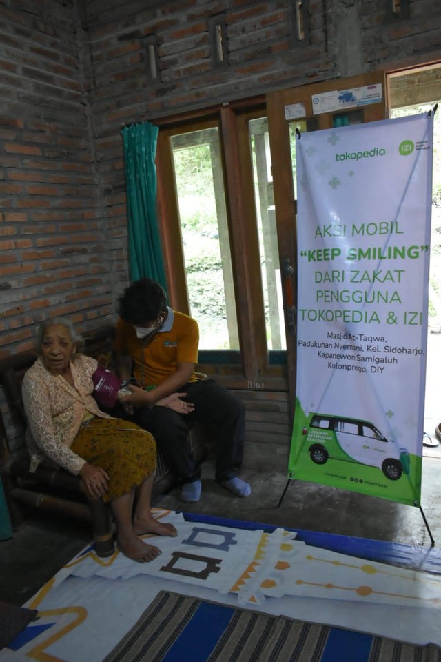 Aksi “Keep Smiling” Tokopedia-IZI D.I.Y Hadirkan Senyuman Para Penerima ...