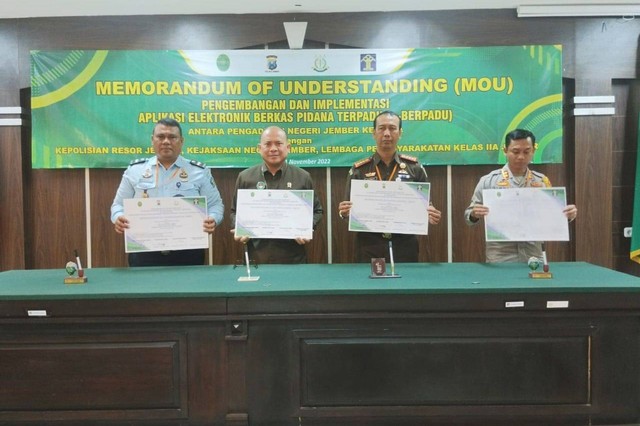 Empat Instansi Hukum Jember Tandatangani MoU E-Berpadu | kumparan.com