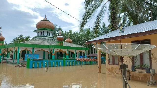 Satu Desa di Subulussalam Terisolasi Akibat Banjir | kumparan.com