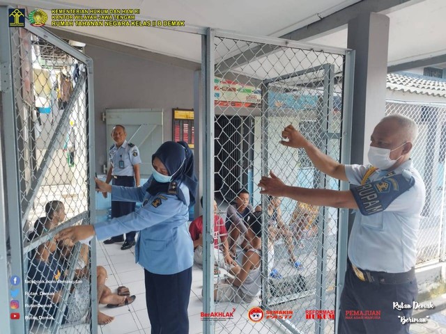 Cegah Gangguan Kamtib, Rutan Demak Lakukan Pemeriksaan dan Pemeliharaan ... Cegah Gangguan Kamtib, Rutan Demak Lakukan Pemeriksaan dan Pemeliharaan ...