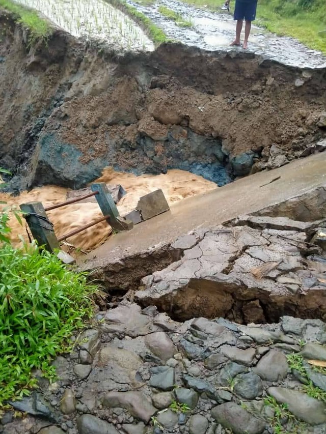 Banjir dan Longsor Terjang Cianjur, Ribuan Warga Terisolasi | kumparan.com