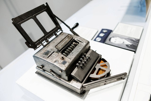Foto: Mesin Cipher 41 Nazi Dipajang di Deutsches Museum Jerman ...