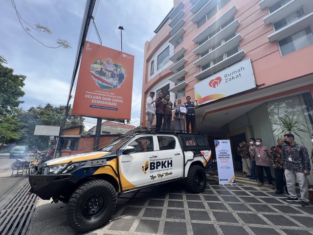 BPKH Serahkan 1 Unit Mobil Tanggap Bencana Kepada Rumah Zakat | kumparan.com