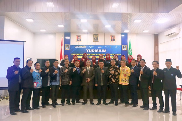 FEB UM Metro Gelar Yudisium Periode III 2022 bagi 181 Mahasiswa ...