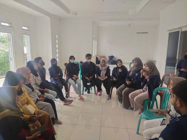 Sosialisasi Digital Marketing P2MD Himavo Akmapesa di Desa Petir ...