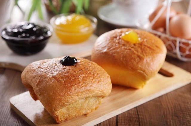 4 Roti Khas Indonesia, dari Roti Buaya hingga Roti Bluder | kumparan.com