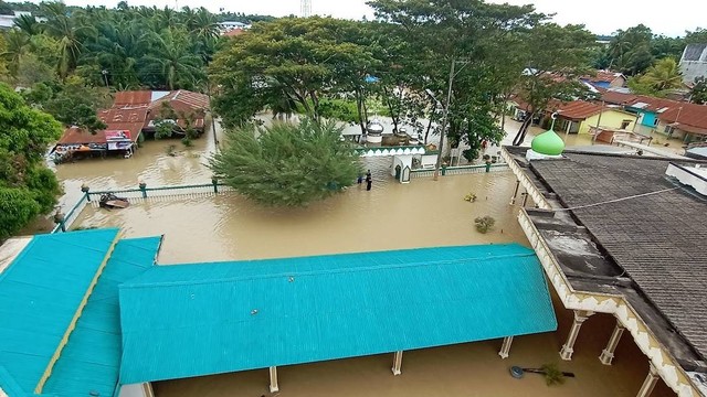 Banjir Rendam 6 Kecamatan di Serdang Bedagai, 15 Ribu Warga Terdampak | kumparan.com