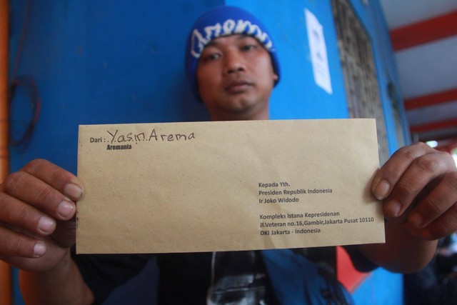 Aremania Kirim 500 Surat Asa Keadilan ke Presiden Jokowi | kumparan.com Aremania Kirim 500 Surat Asa Keadilan ke Presiden Jokowi | kumparan.com