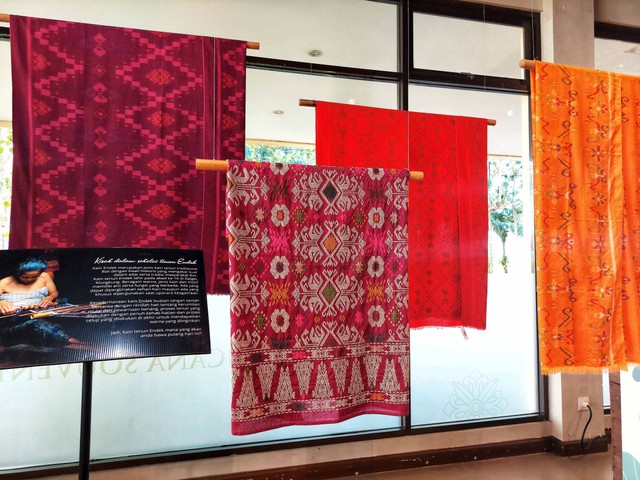 Heboh YouTuber Inggris Hina Kain Endek Bali, Begini Sejarah dan ...