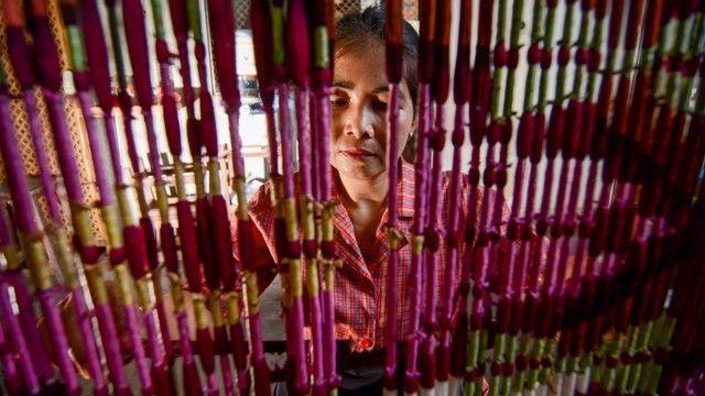 Heboh YouTuber Inggris Hina Kain Endek Bali, Begini Sejarah dan ...