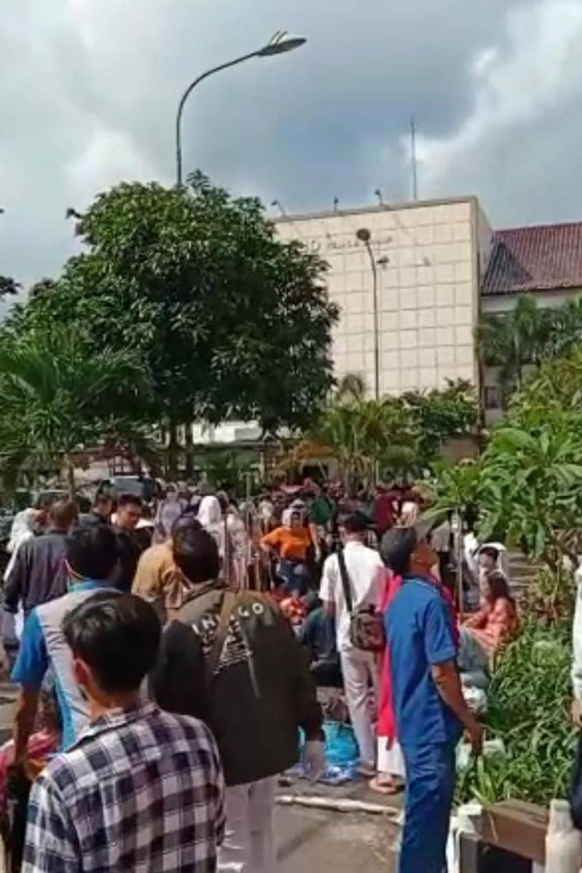 Korban Gempa Padati RSUD Sayang Cianjur hingga ke Halaman | kumparan.com