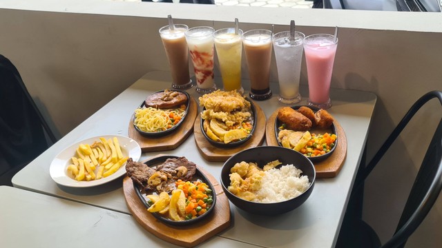 Kiat Waroeng Steak Bersiap Hadapi Resesi 2023 | kumparan.com