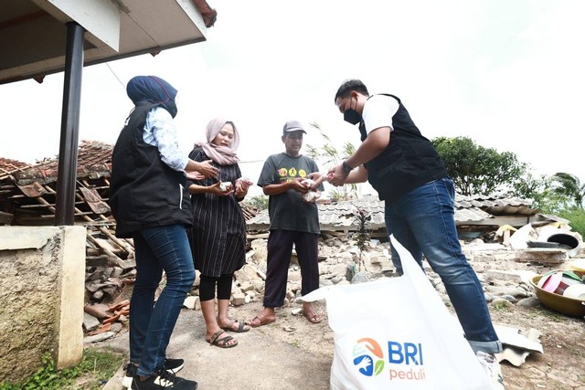 Cepat Tanggap, BRI Salurkan Bantuan Untuk Warga Terdampak Gempa Cianjur | kumparan.com