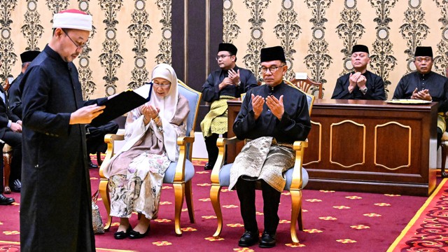 Decak Kagum Warga Malaysia saat Anwar Ibrahim Dilantik Jadi Perdana ... Decak Kagum Warga Malaysia saat Anwar Ibrahim Dilantik Jadi Perdana ...