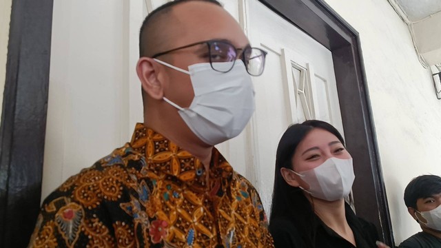 Wendy Walters dan Reza Arap Urus soal Harta Sebelum Ada Gugatan Cerai | kumparan.com