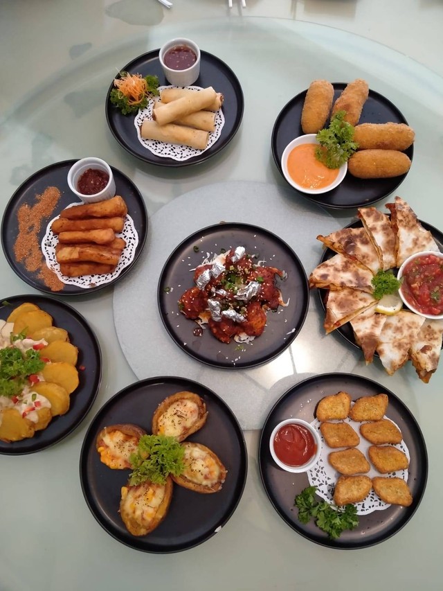 Yuk, Cicipi Menu Finger Food, Camilan Kecil Mengenyangkan ala Aston ...